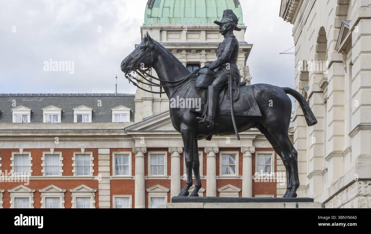 Statue in front of Ministry of Defense, Admiralty House, The Household ...