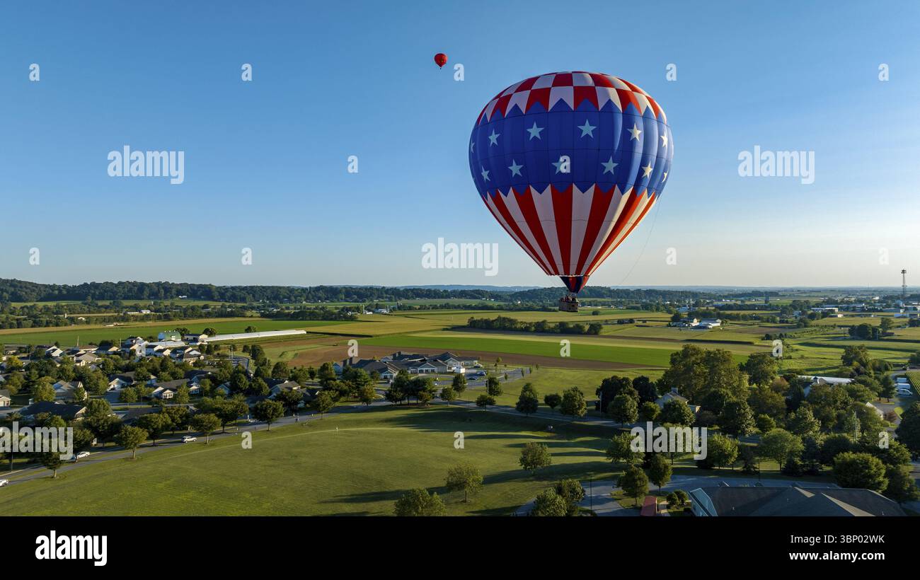 Hot air balloon rural community hi-res stock photography and images - Alamy