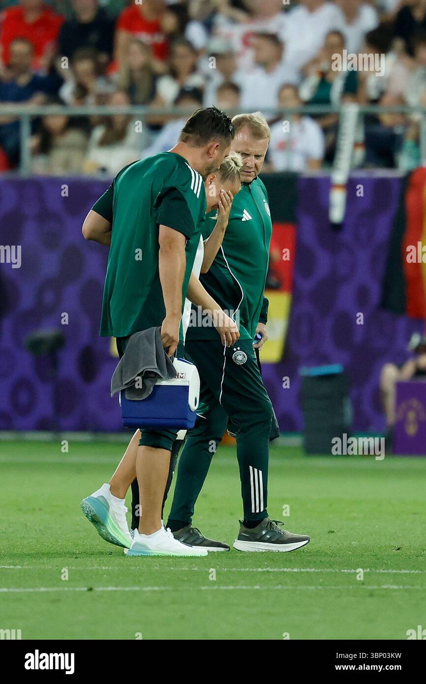 St.Gallen, Schweiz. 04th July, 2025. Die verletzt Giulia Gwinn ...