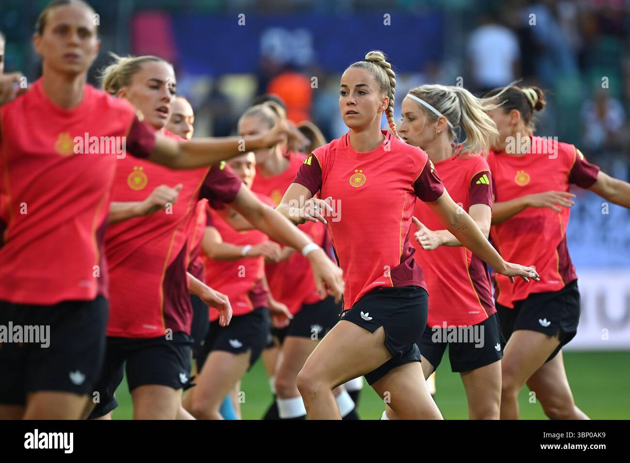 Players warming up, Giulia GWINN (GER), action. Football UEFA Women's ...