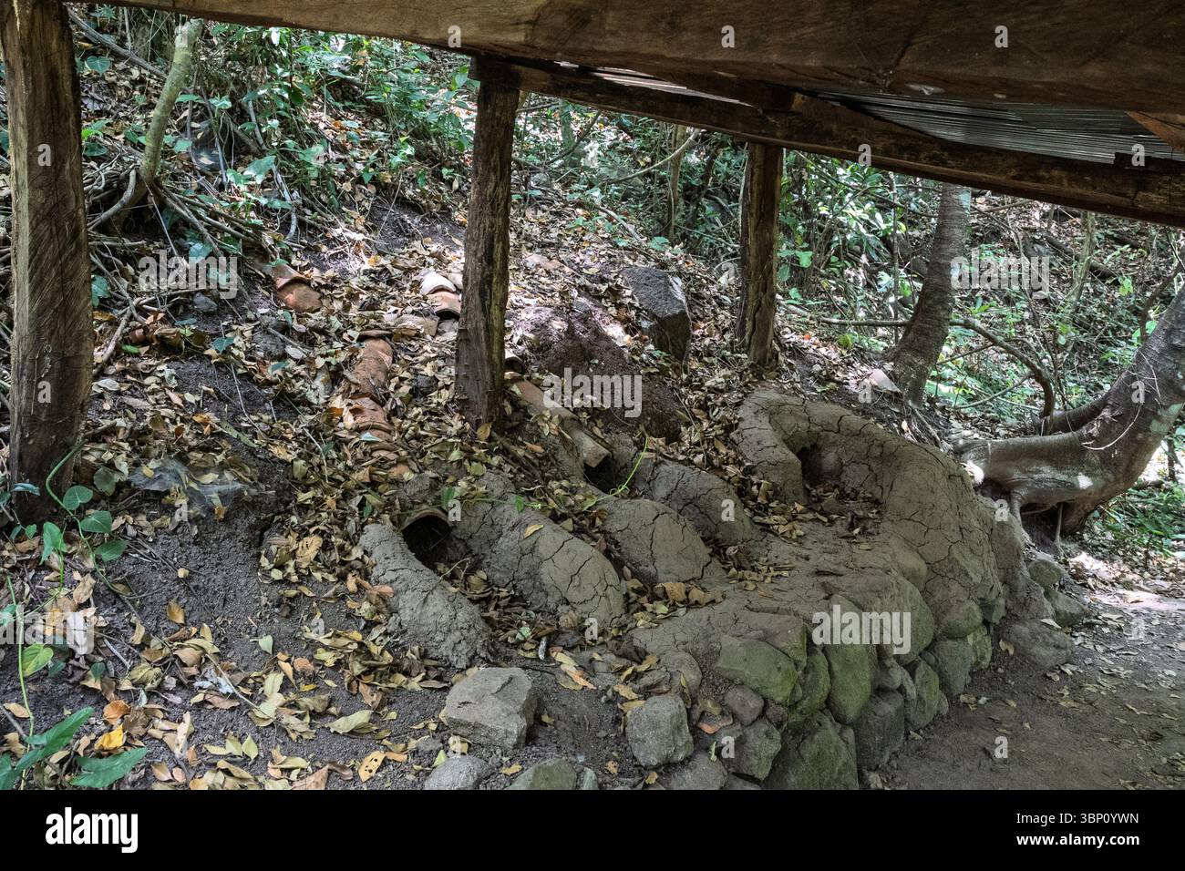 Vietnamese (Viet Cong) style kitchen, Guerillas hideaway, Parque ...