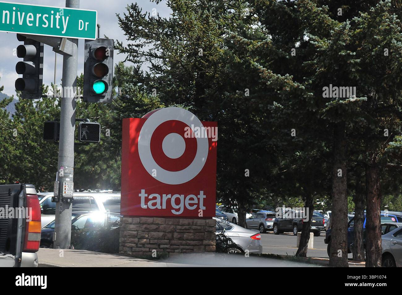 Flagstaff / Arizona / USA / 10.September 2019 / Target store sign in ...