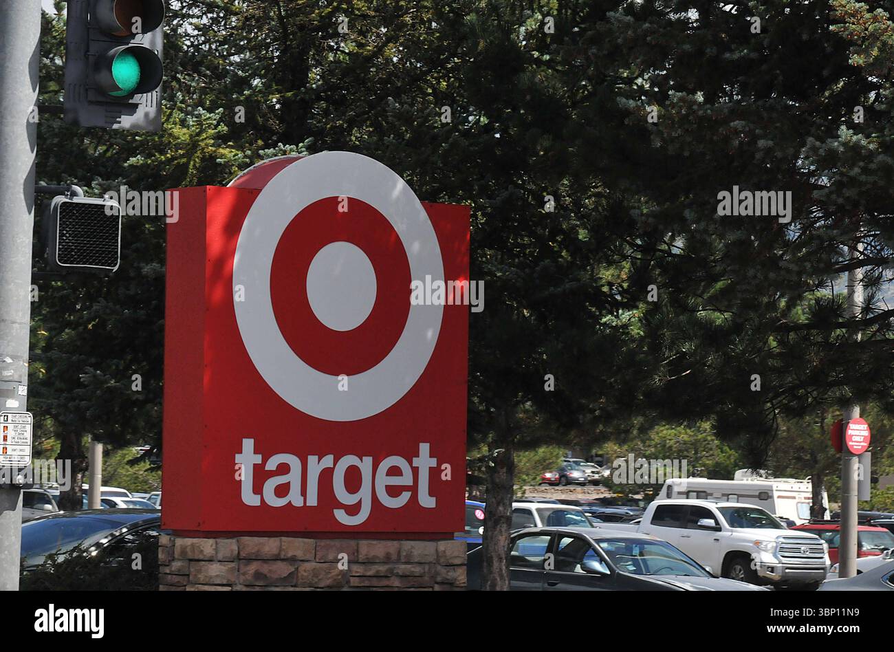 Flagstaff / Arizona / USA / 10.September 2019 / Target store sign in ...