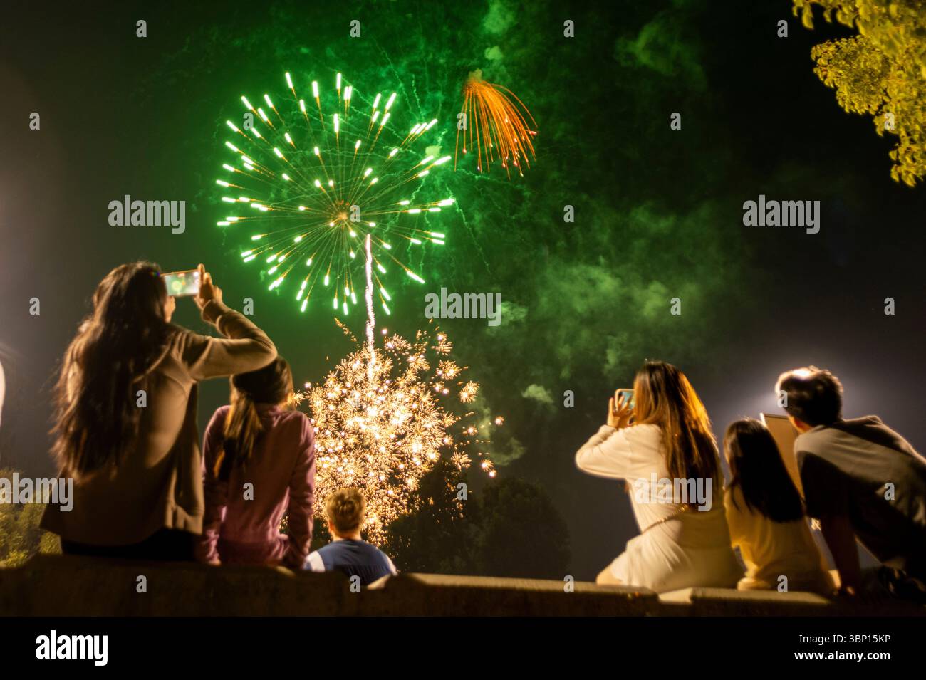 Los Angeles, California, USA. 4th July, 2025. Spectators gather at ...