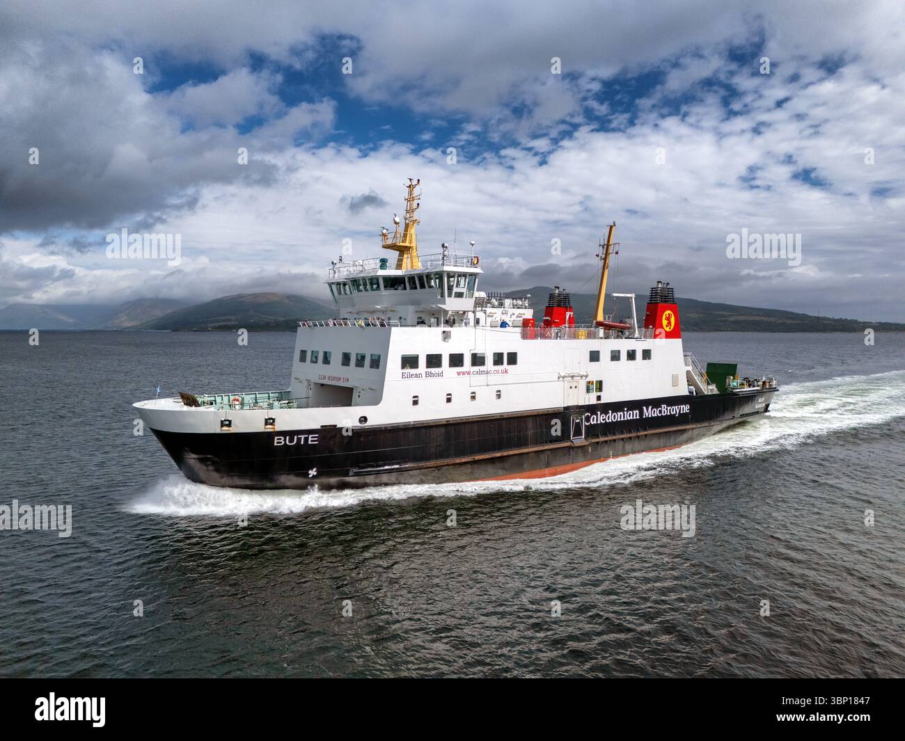 Aerial view of the Caledonian MacBrayne (CalMac) ferry Bute heading to ...