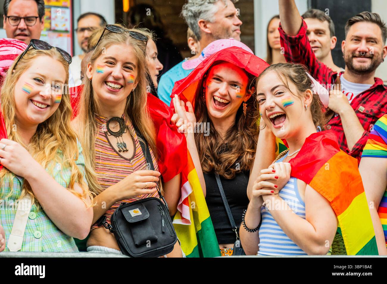 London, UK. 5th July, 2025. Happy supporters along the route - The ...
