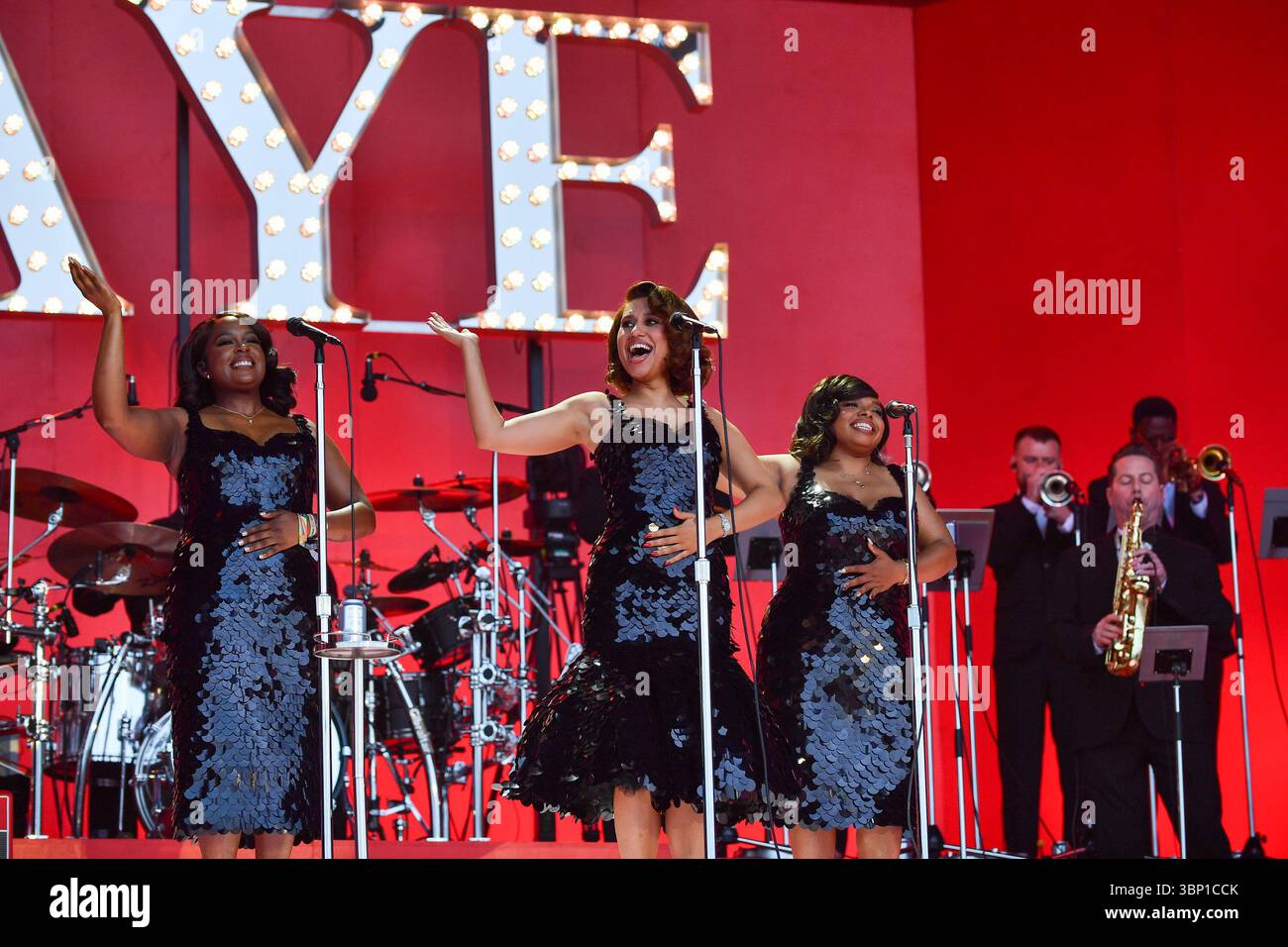 RAYE Pyramid Stage Glastonbury Festival 2025 Stock Photo - Alamy