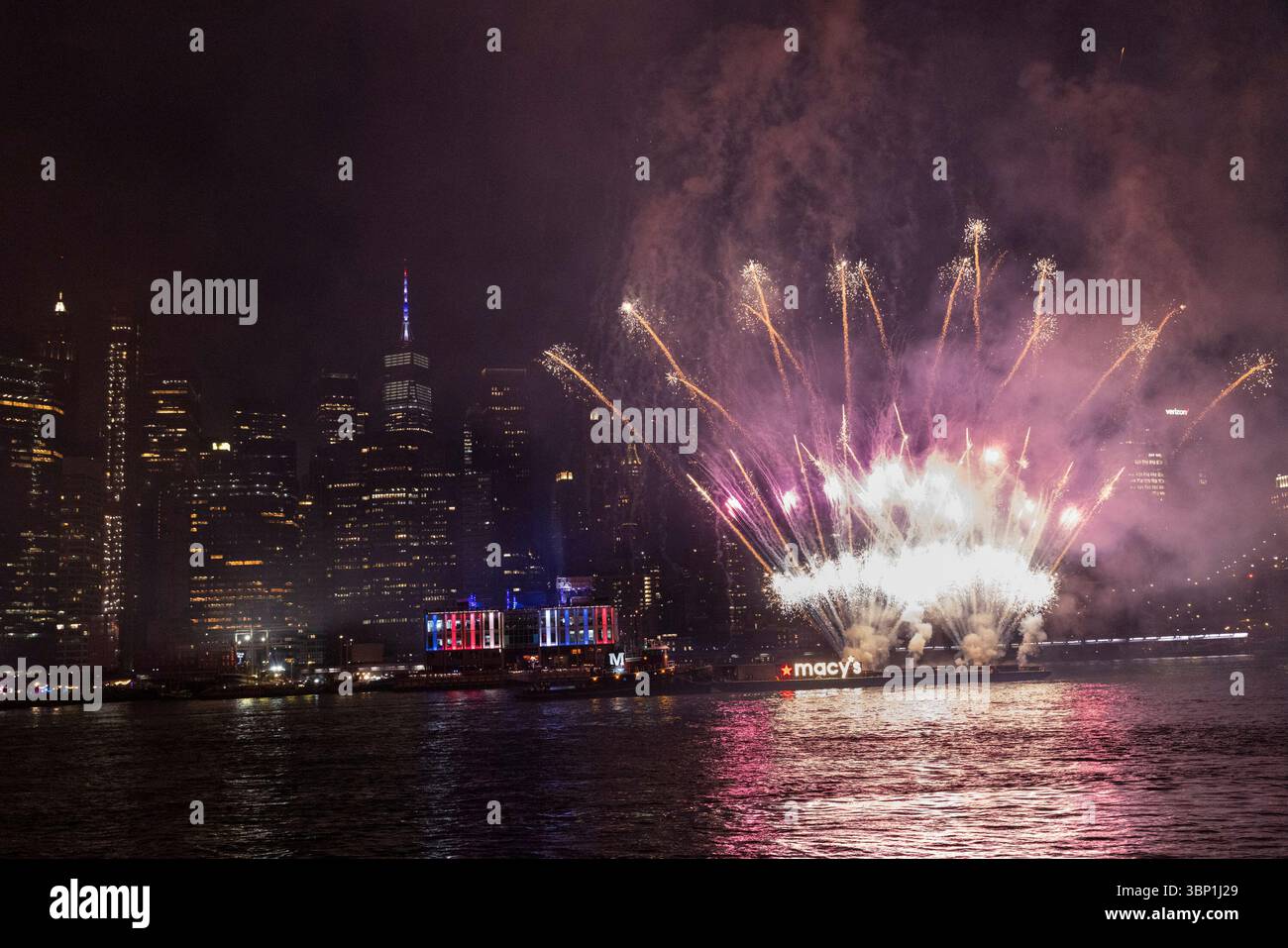 New York, USA. 4th July 2025. Fireworks explode over the Big Apple sky ...