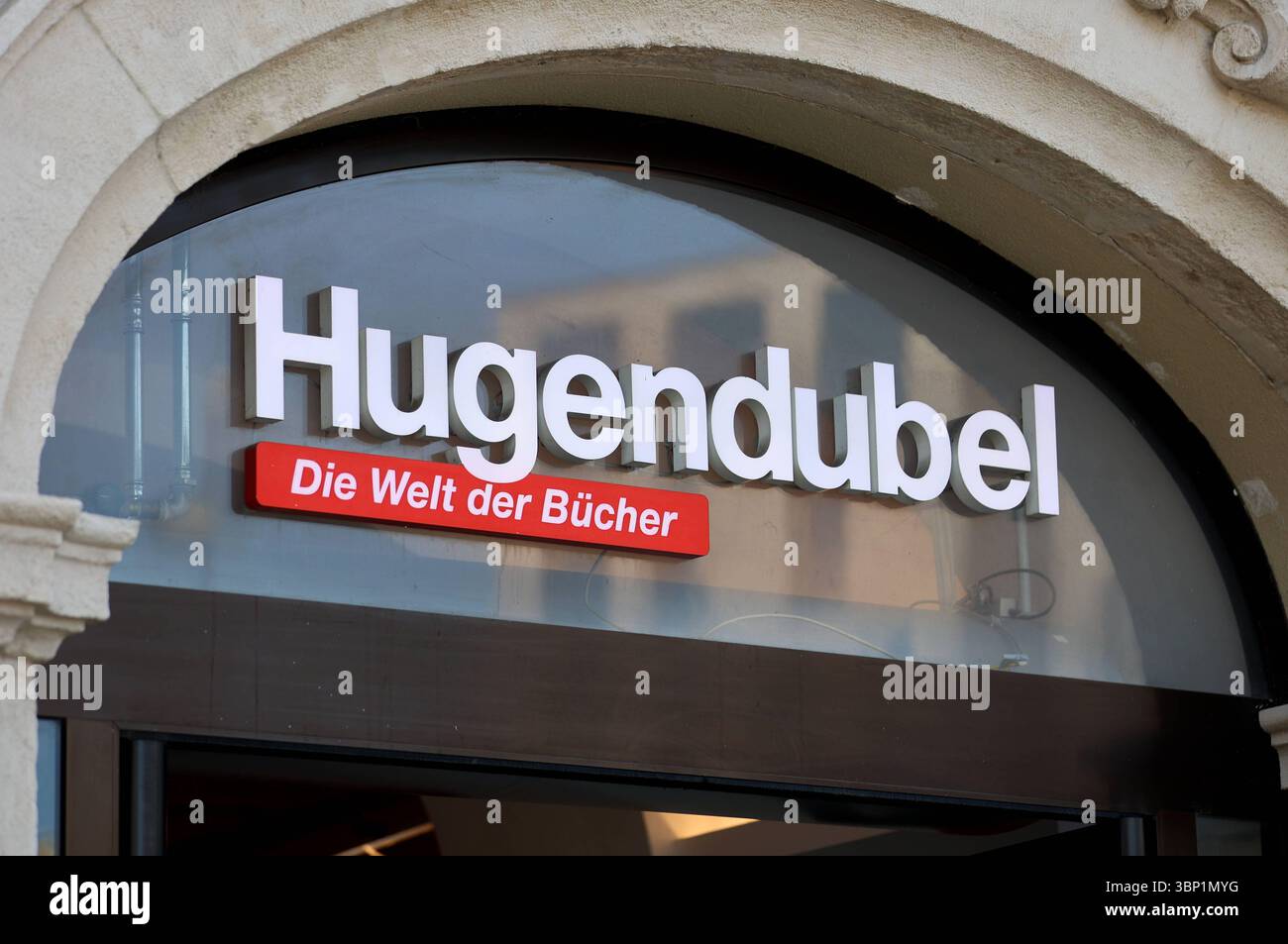 Hier im Bild das Logo der Firma Hugendubel in München, Bücher ...