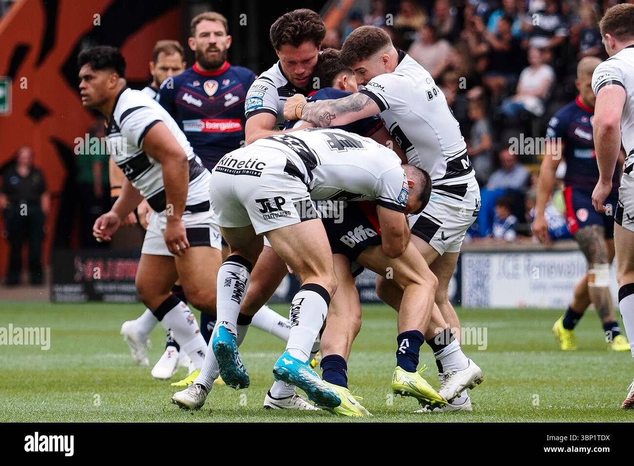 Hull, United Kingdom . 5 July, 2025. Pictured left to right, Hull F.C ...