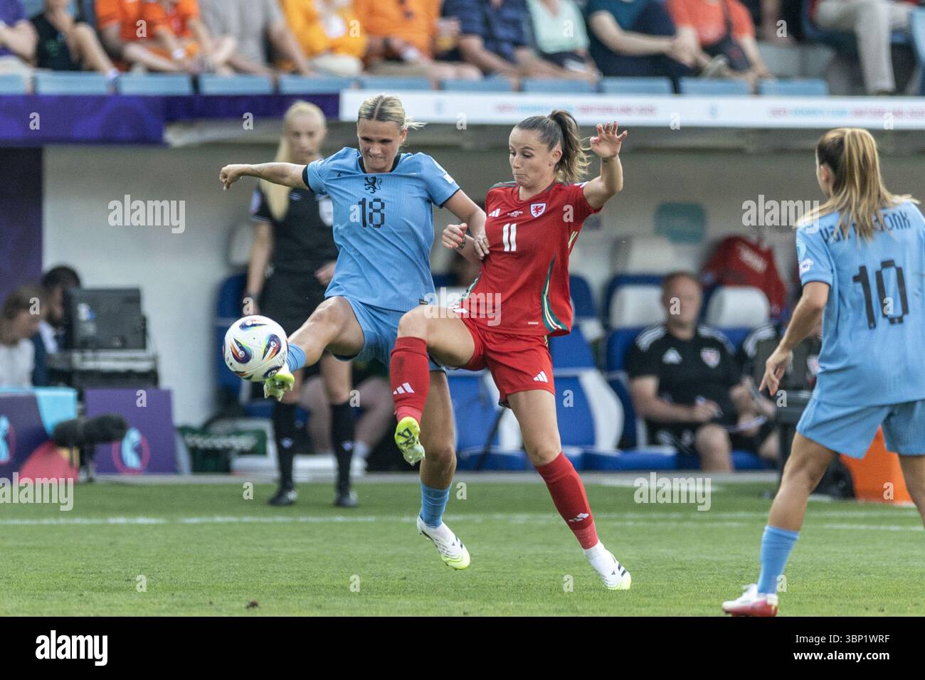 LUZERN- (l-r) Kerstin Casparij of Holland , Hannah Cain of Wales during ...