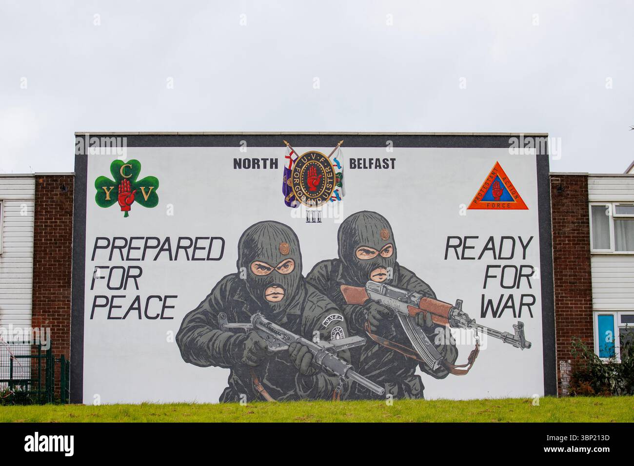 A mural to the Ulster loyalist paramilitary group the Ulster Volunteer ...