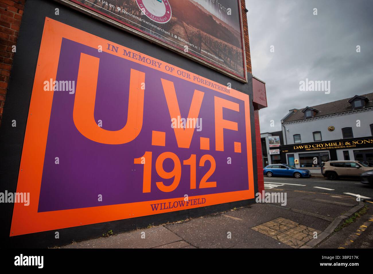 A mural to the Ulster loyalist paramilitary group the Ulster Volunteer ...