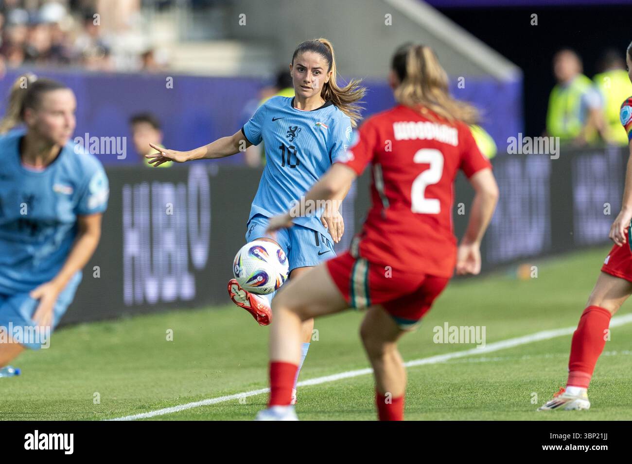 LUZERN- (l-r) Danielle van de Donk of Holland , Lily Woodham of Wales ...