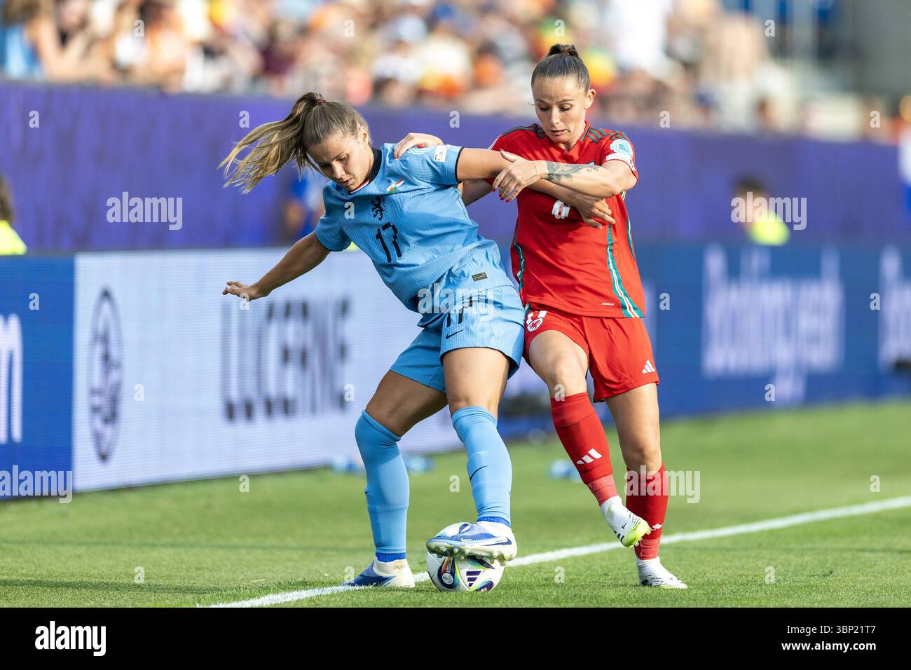 LUZERN- (l-r) Victoria Pelova of Holland , Hannah Cain of Wales during ...