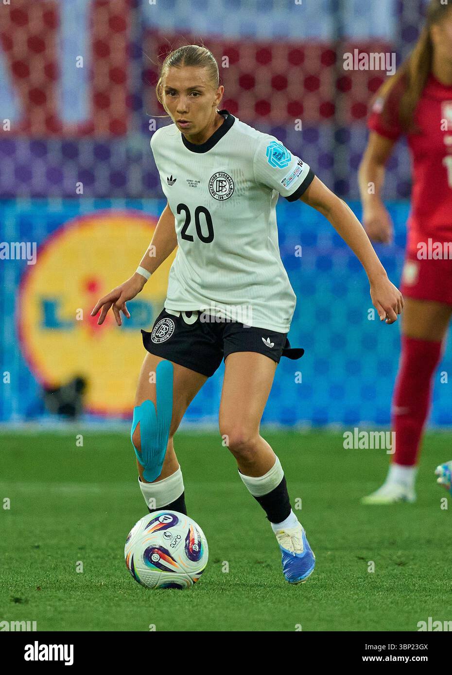 Elisa Senss, Senss #20 of Team Germany in the football UEFA Women EURO ...