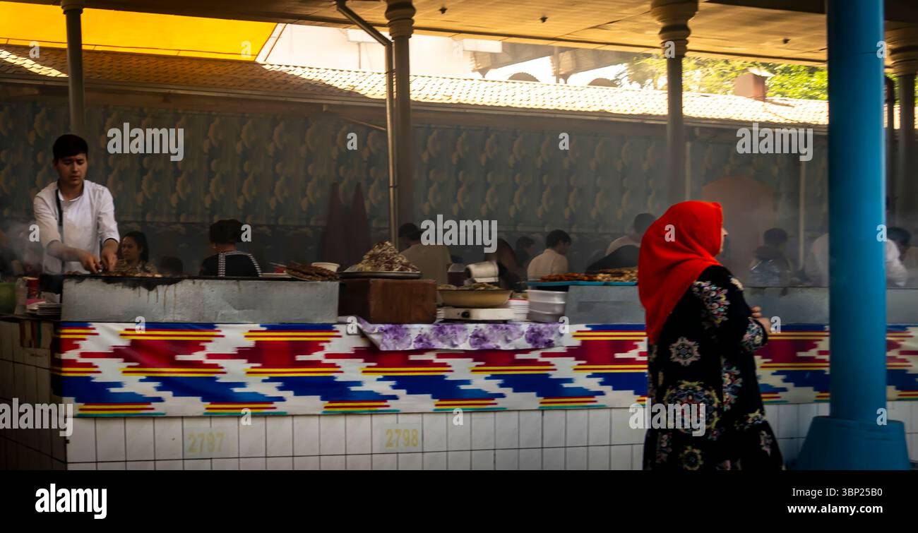 Outdoor food court hi-res stock photography and images - Alamy