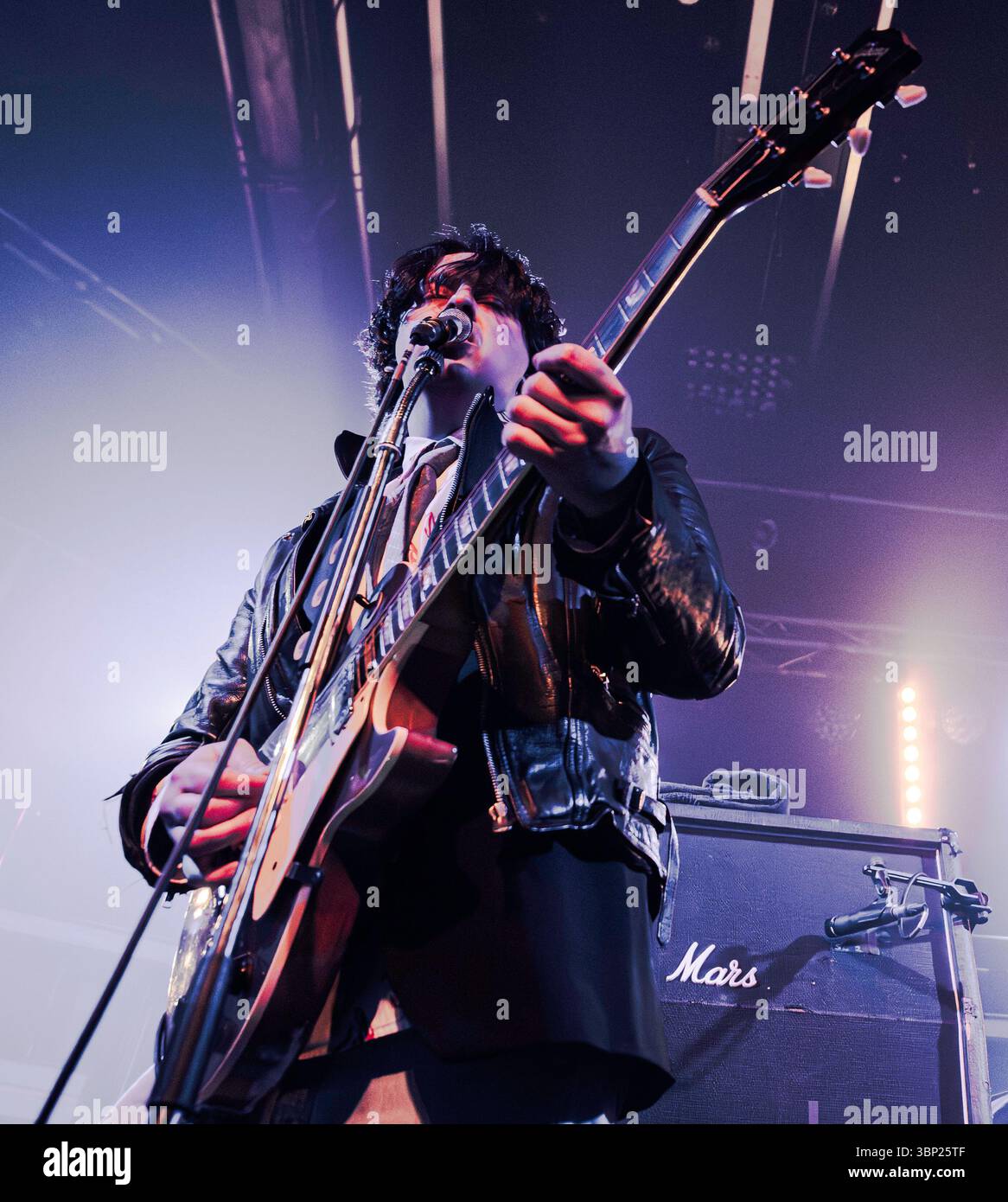 Harrison "Harry" Koisser in Peace performing live at The Cambridge ...