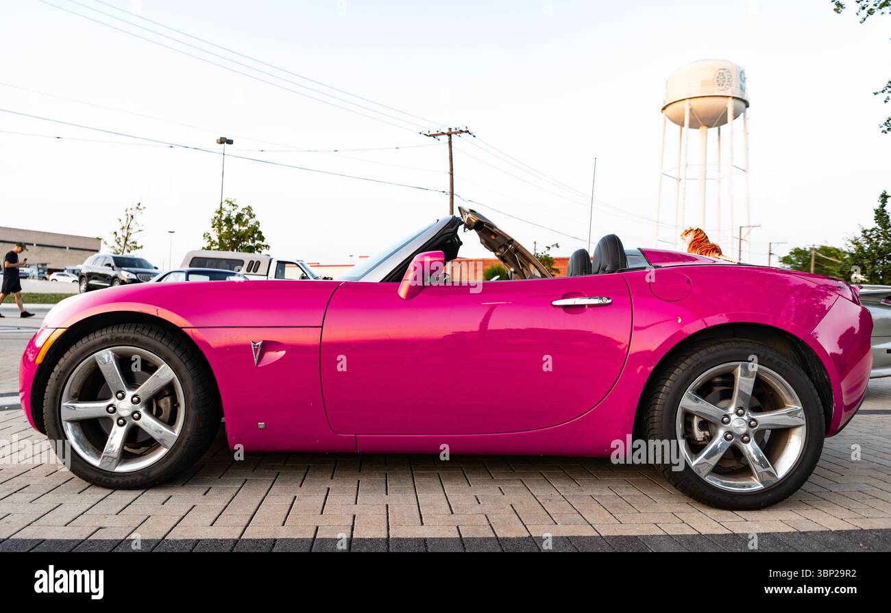 Park Ridge, Illinois, USA - August 22, 2024: 2006 Pontiac Solstice ...