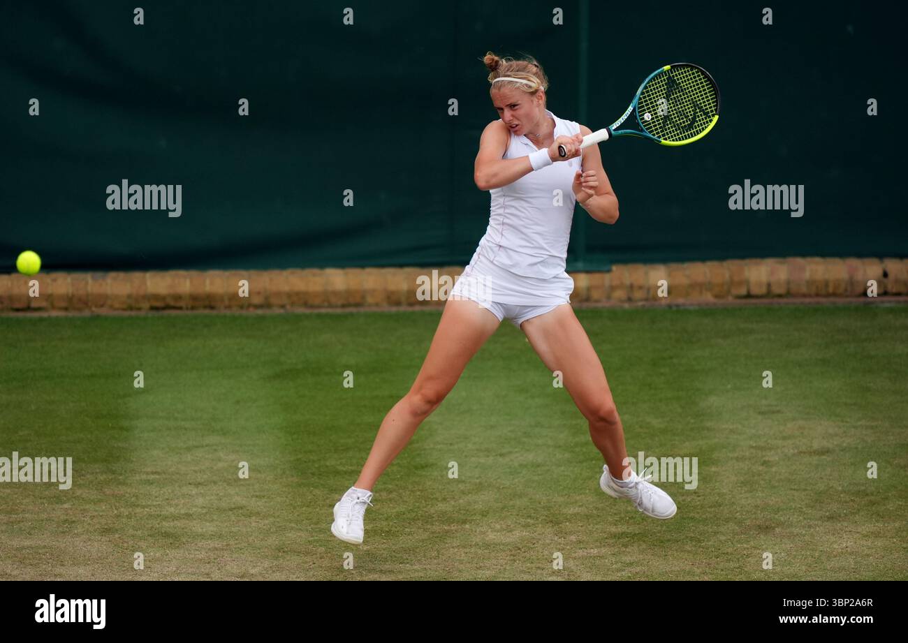 Hollie Smart during her Girls' Singles match against Charo Esquiva ...