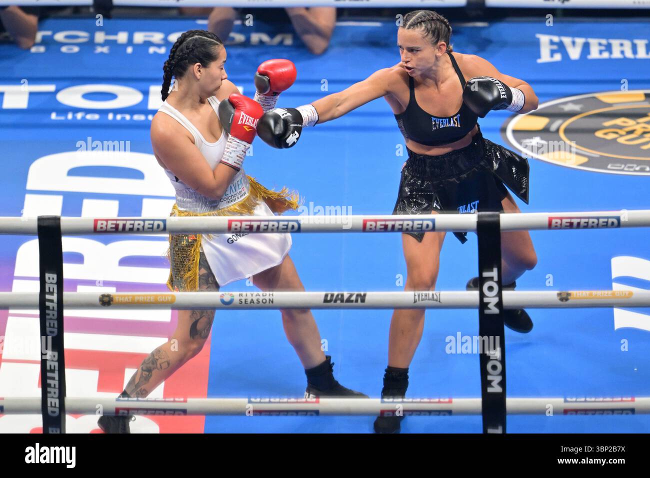 Manchester arena boxing match hi-res stock photography and images - Alamy