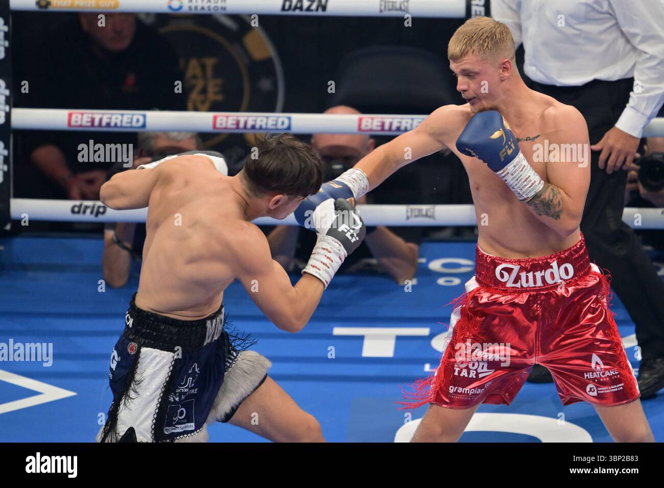 Manchester arena boxing match hi-res stock photography and images - Alamy