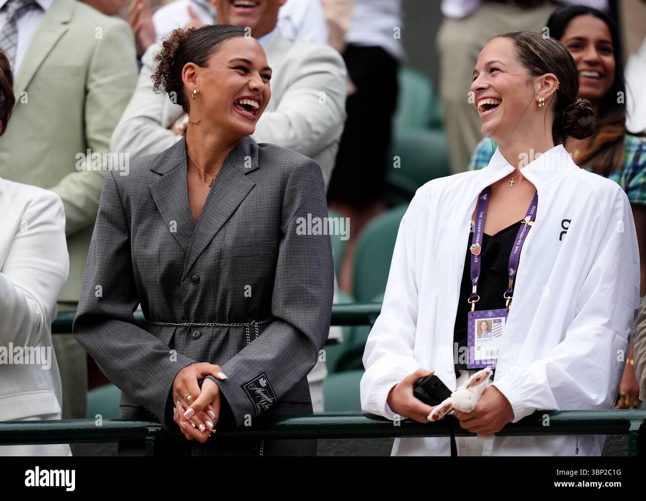 Trinity Rodman girlfriend of Ben Shelton with Emma Shelton (right) on ...
