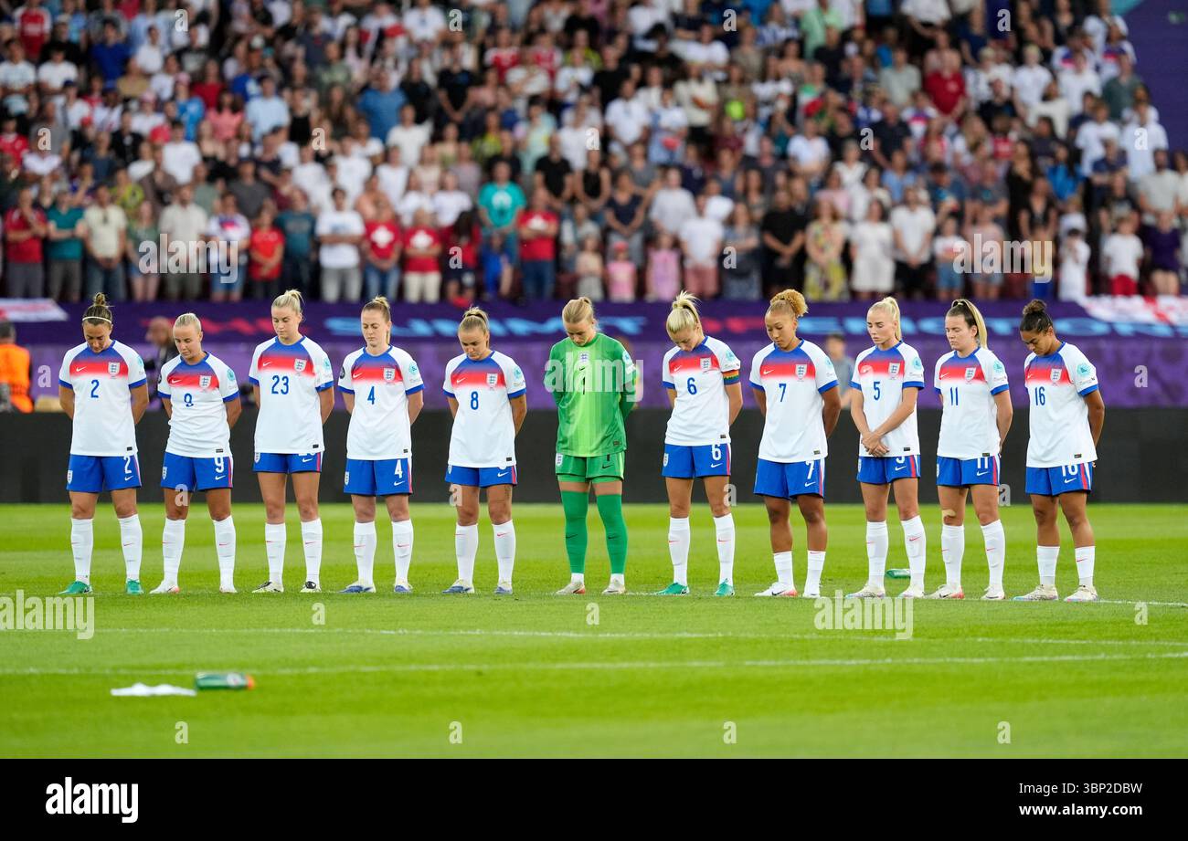 England line up for a minute silence for Diogo Jota before the UEFA ...