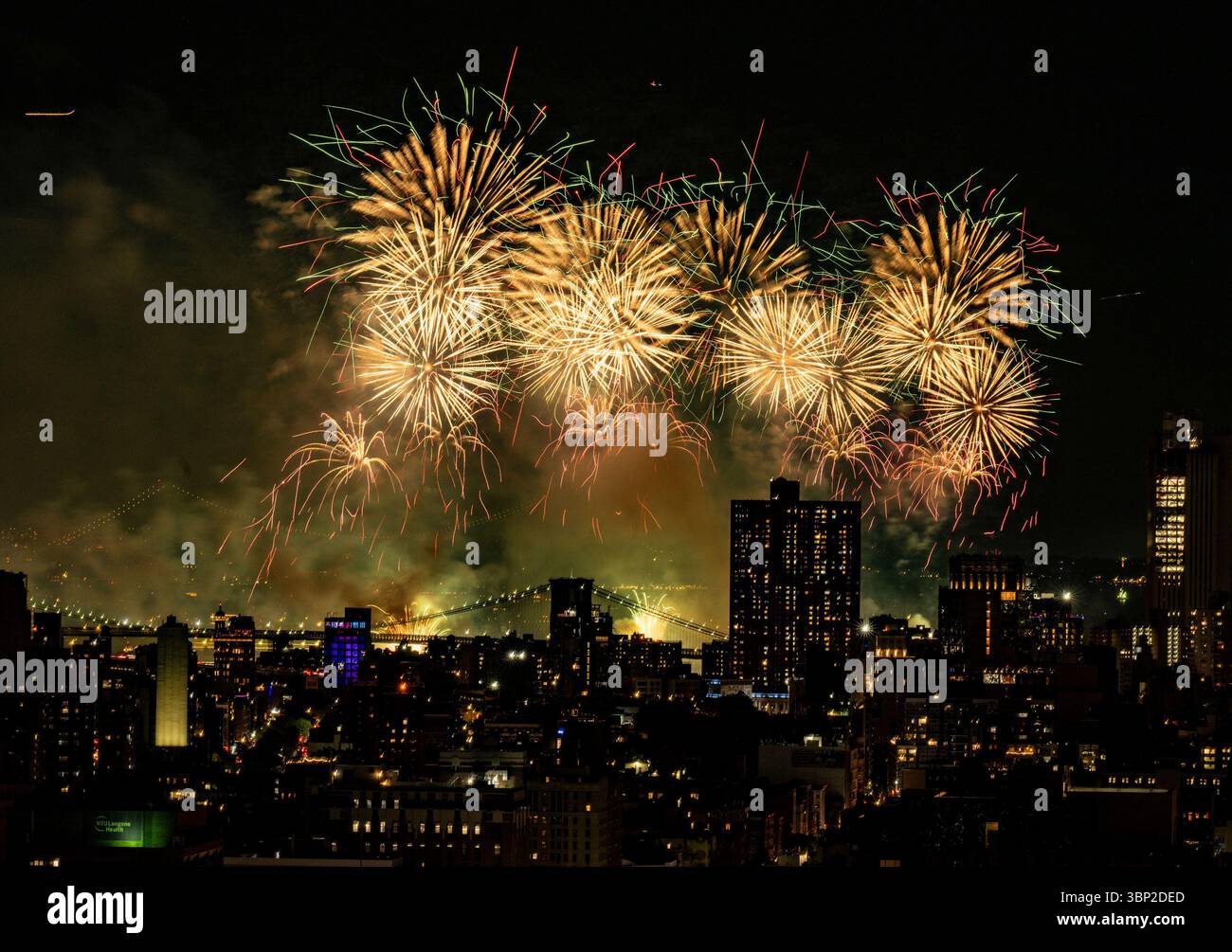 Fireworks explode over the East River and Brooklyn Bridge during the ...