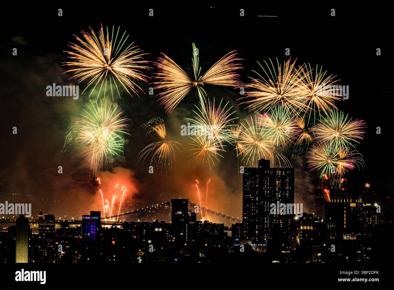 Fireworks explode over the East River and Brooklyn Bridge during the ...