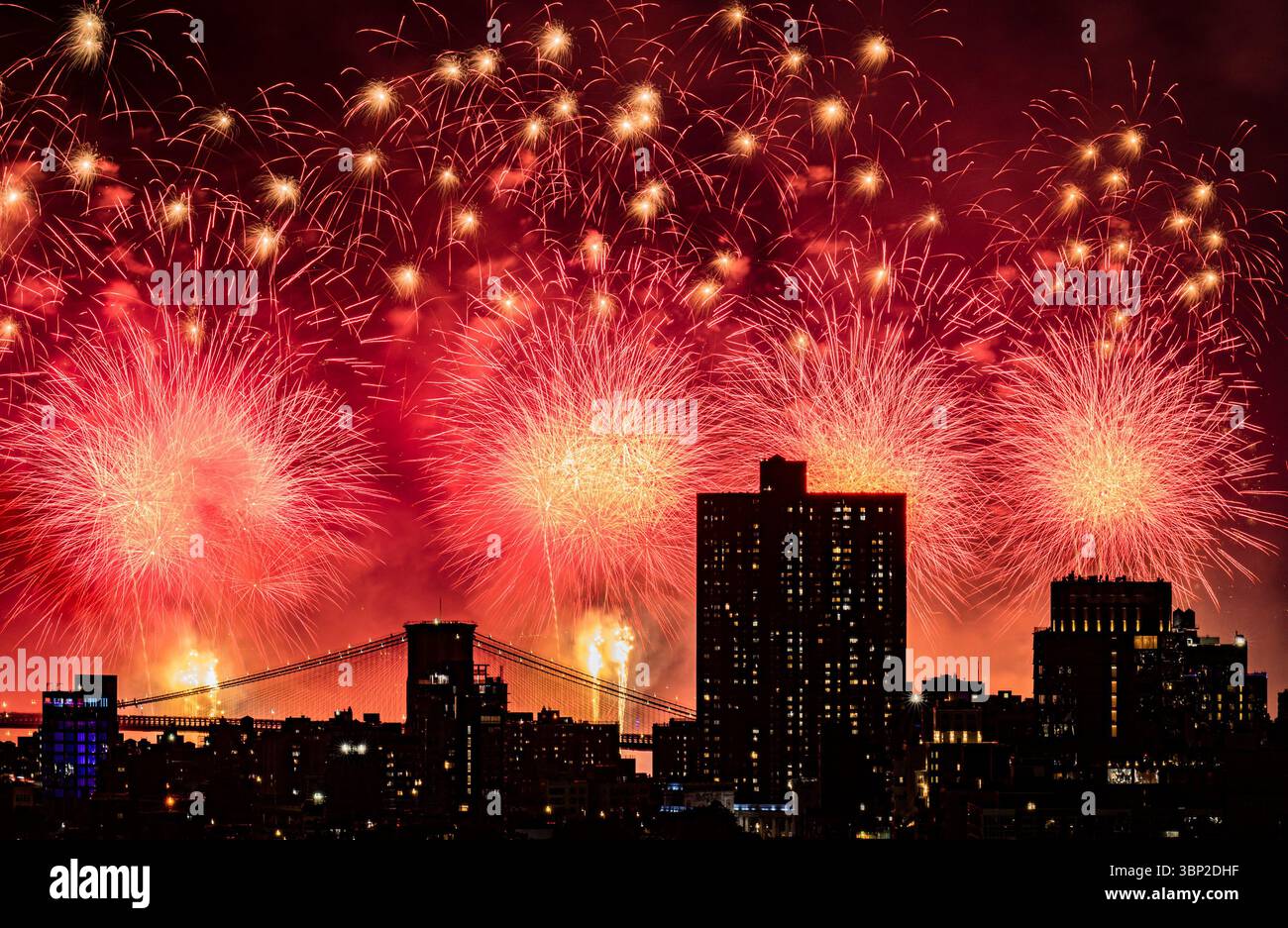 Fireworks explode over the East River and Brooklyn Bridge during the ...