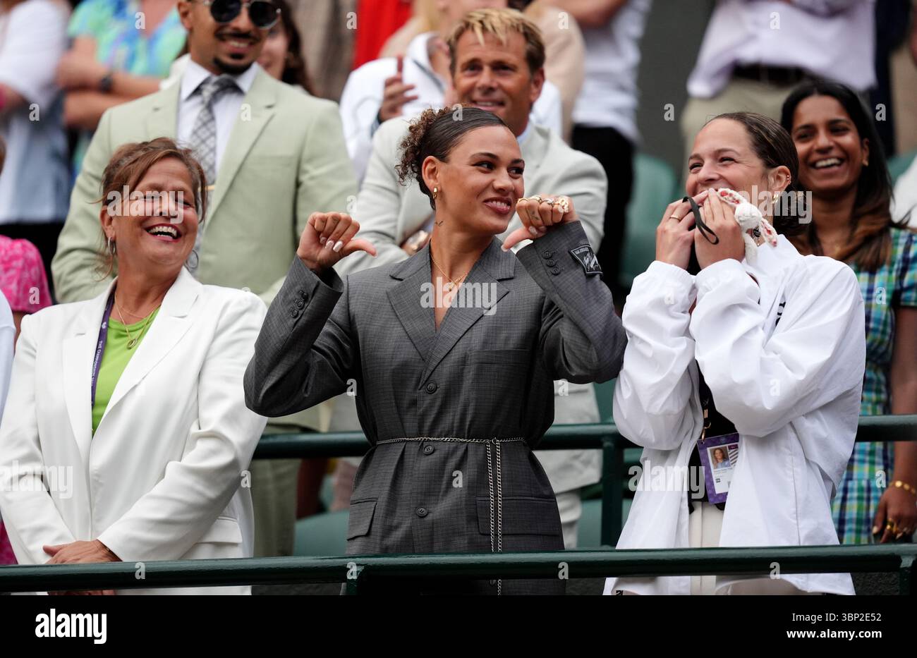 Trinity Rodman girlfriend of Ben Shelton with Emma Shelton (right) on ...