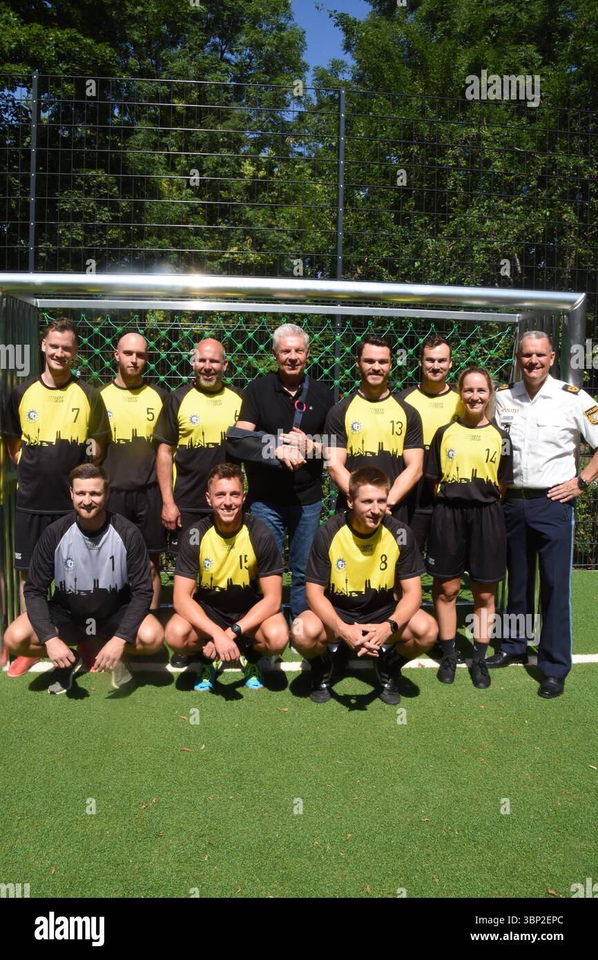 Polizeiinspektion 11-Fussball Club Dieter Reiter Oberbuergermeister Thomas Hampel ...