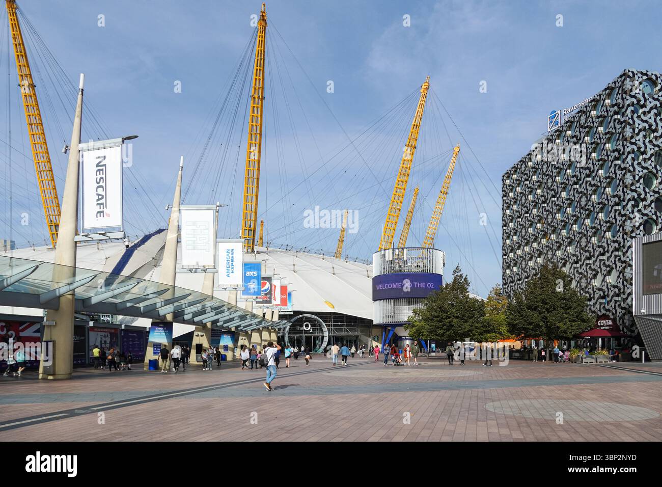 Peninsula Square in North Greenwich with O2 Arena and Ravensbourne ...