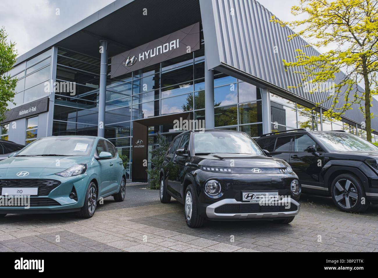 Modern hyundai electric cars hi-res stock photography and images - Alamy