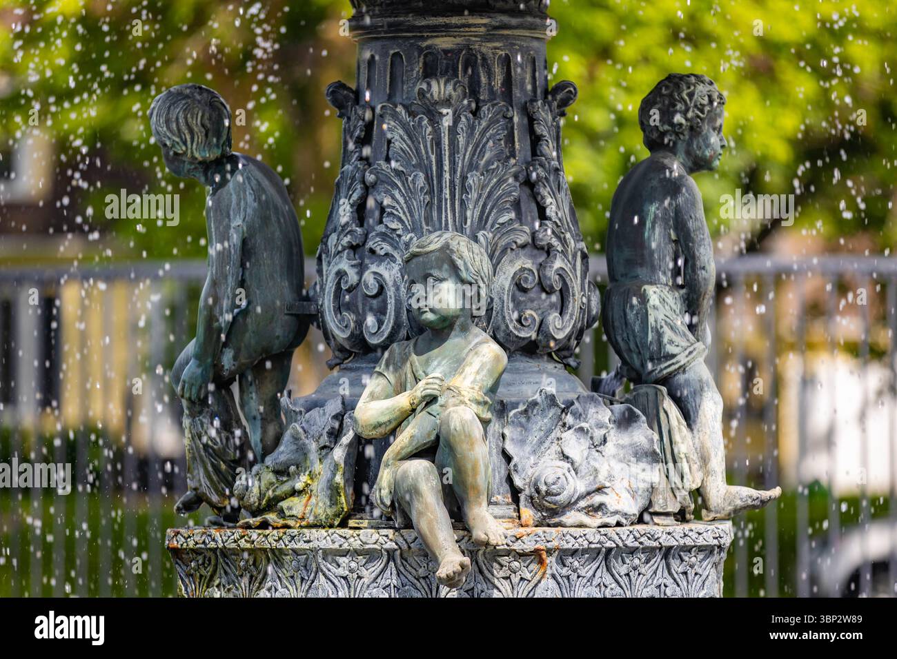 Beautiful sculpture installations integrated with fountains at ...