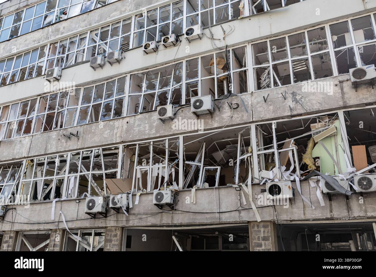 Shattered glass revealing hi-res stock photography and images - Alamy