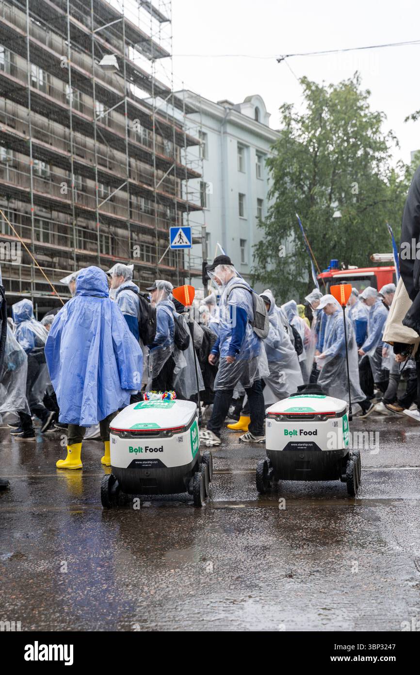 Bolt Food delivery robots among parade crowds at the Song Festival ...
