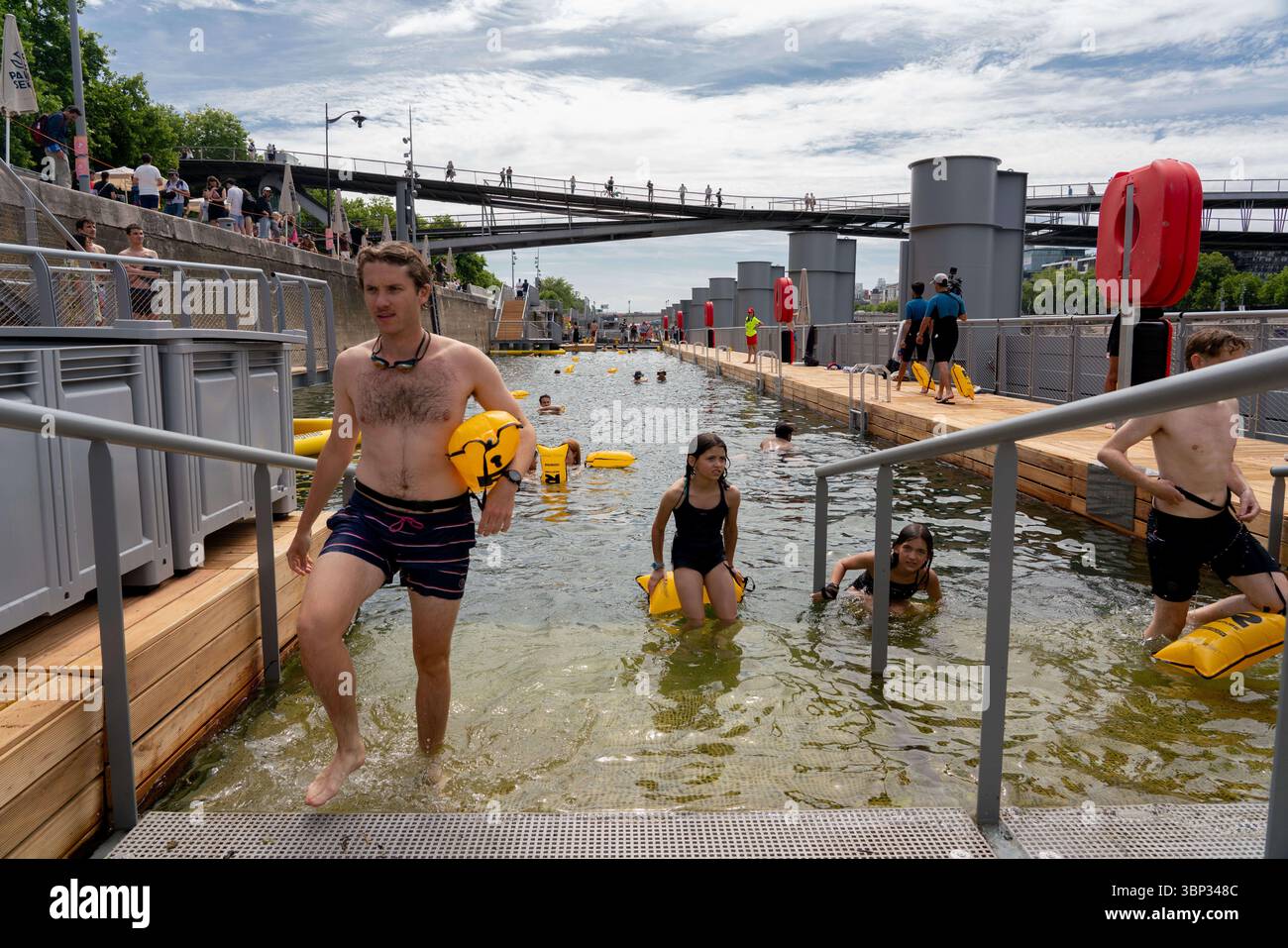 Olympic swimmers in seine hi-res stock photography and images - Alamy