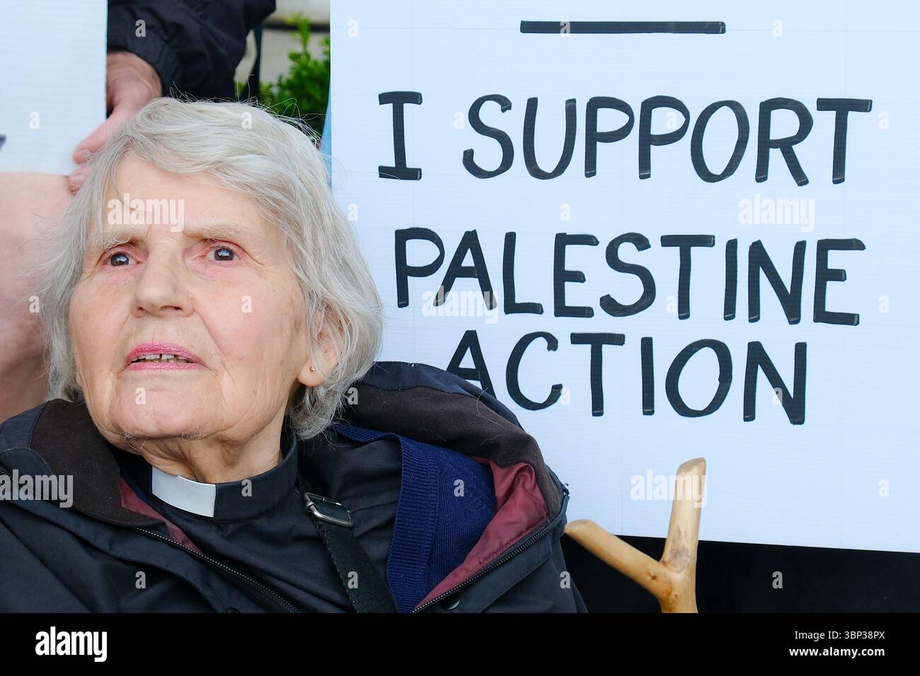 Defend juries support protest hi-res stock photography and images - Alamy