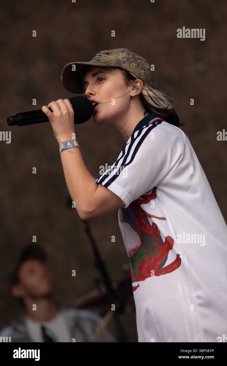 London, England. 5th July 2025. Up and coming female artist Sofy ...
