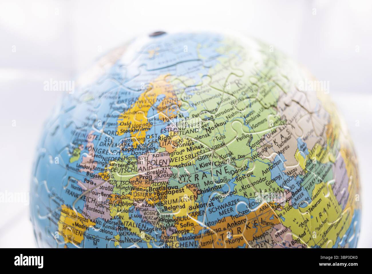 Puzzle globe. Map made from puzzle pieces Stock Photo - Alamy