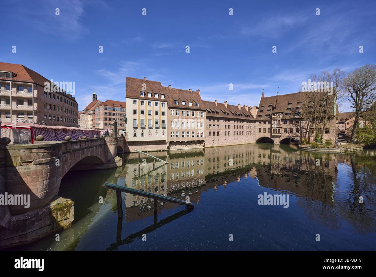 River Pegnitz, Heilig-Geist-Spital, Spital-Apotheke, museum bridge ...