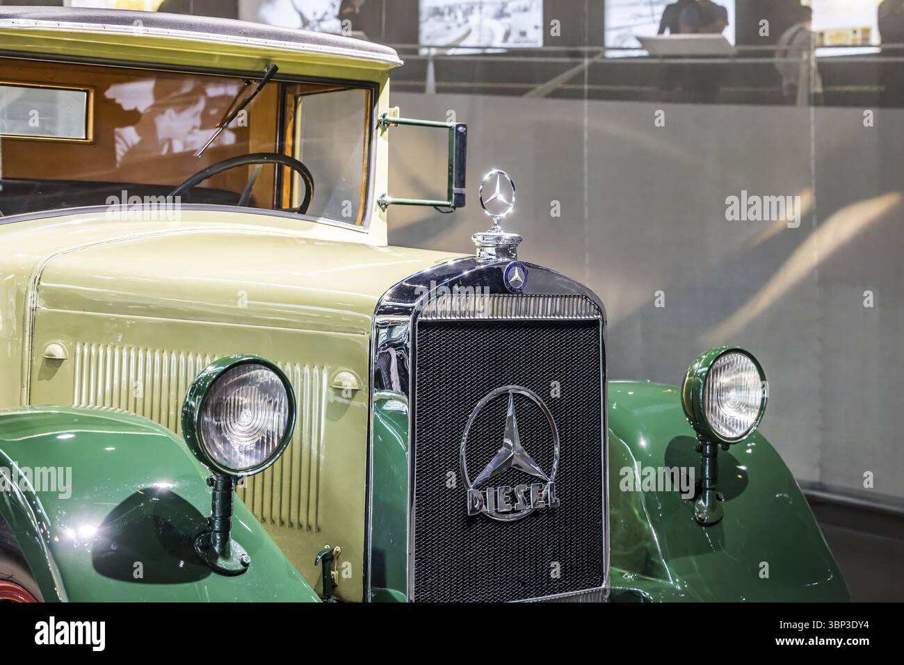 Mercedes-Benz Lo 2000 diesel platform lorry from 1932. The Mercedes ...