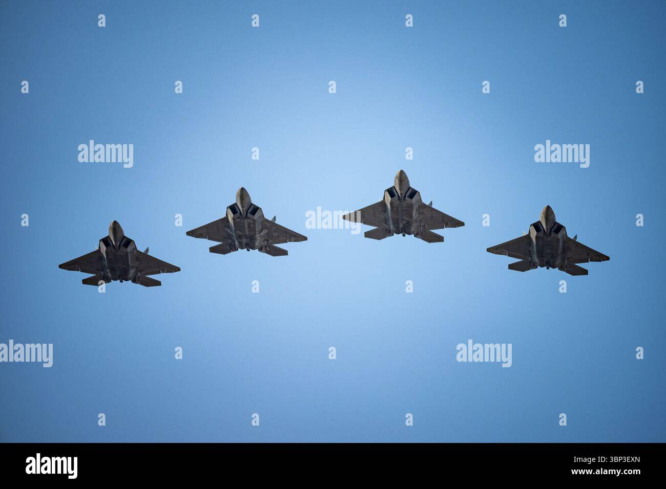 Military jets in flyover hi-res stock photography and images - Alamy