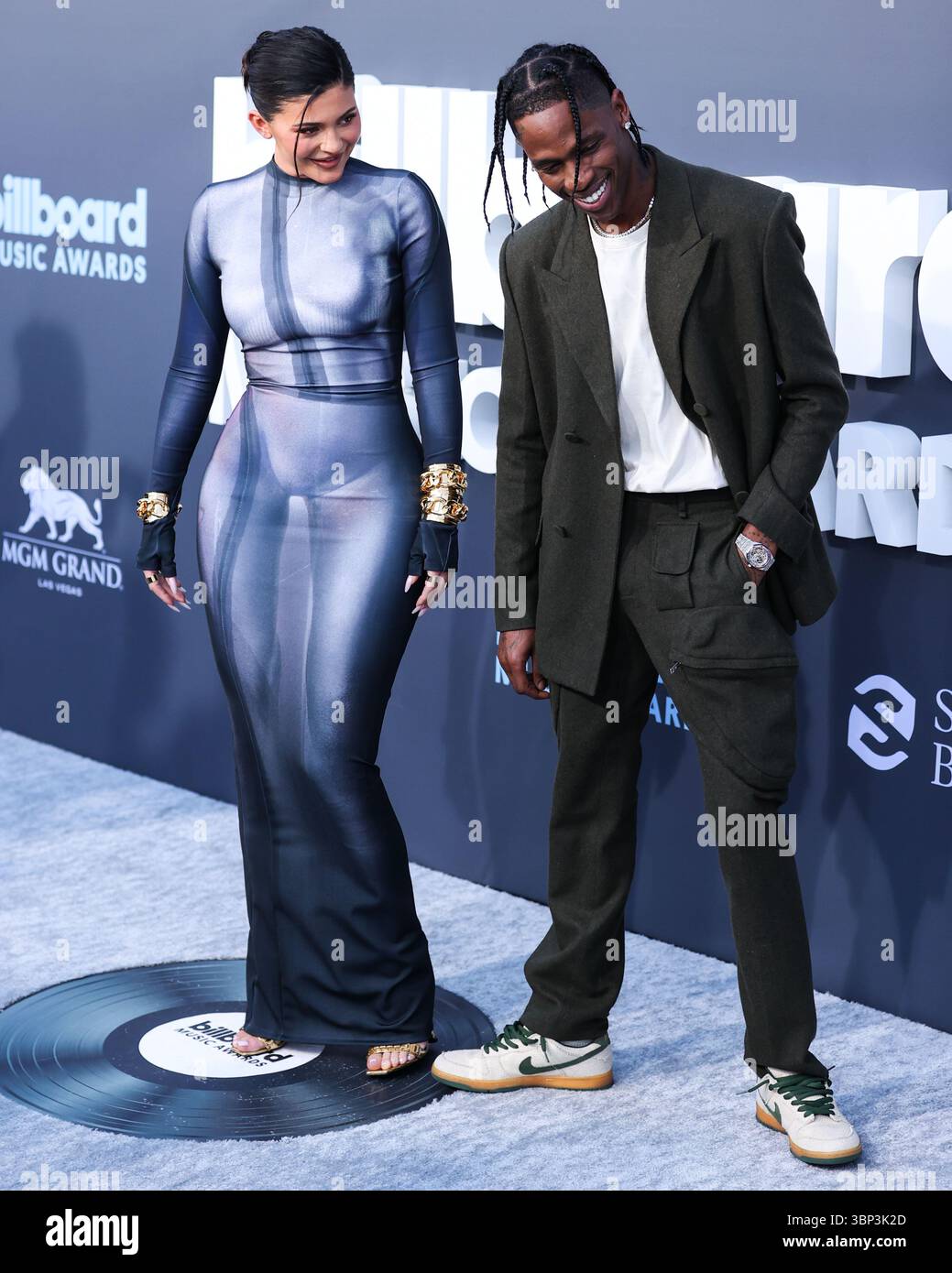 (FILE) Kylie Jenner spills plastic surgery secrets as Hollywood's ...