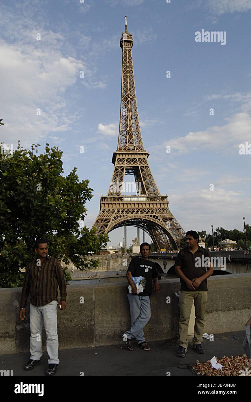 PARIS/FRANCE Indian-Pakistani or bangadeshi malesworks as wateer ...