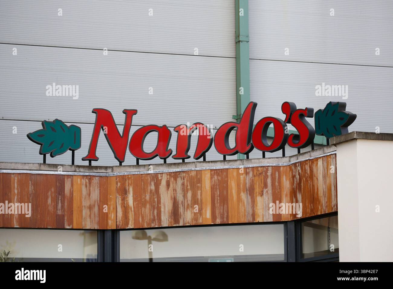 Nandos logo hi-res stock photography and images - Alamy