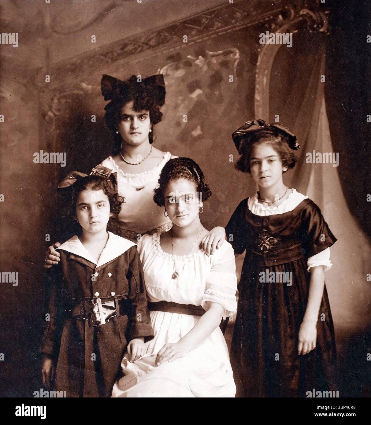 Frida kahlo family hi-res stock photography and images - Alamy