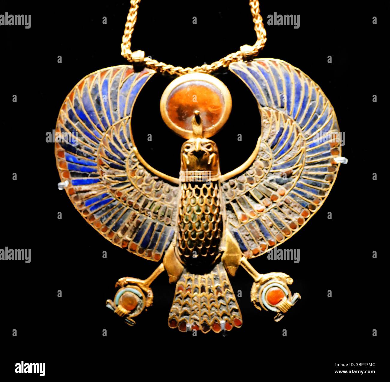 Egypt ancient pendant tutankhamun hi-res stock photography and images ...